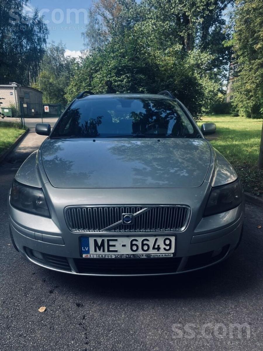 Volvo V50 2005 in Riga, with an engine capacity of 2.00 L and mileage of 327 thousand km for 1500 €, photo 4 on AUTOMOTO.COM.LV