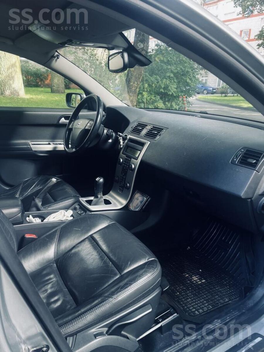 Volvo V50 2005 in Riga, with an engine capacity of 2.00 L and mileage of 327 thousand km for 1500 €, photo 8 on AUTOMOTO.COM.LV
