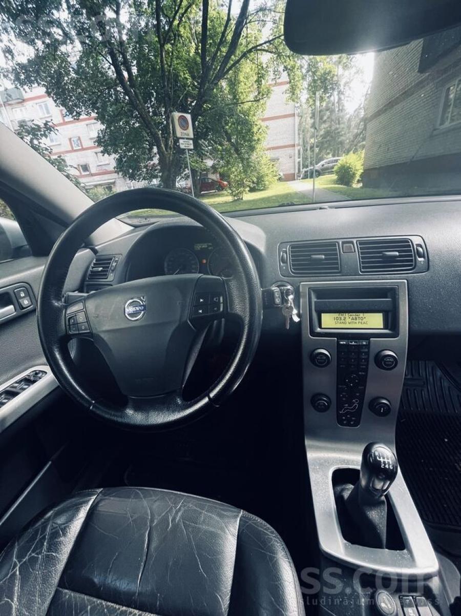 Volvo V50 2005 in Riga, with an engine capacity of 2.00 L and mileage of 327 thousand km for 1500 €, photo 9 on AUTOMOTO.COM.LV