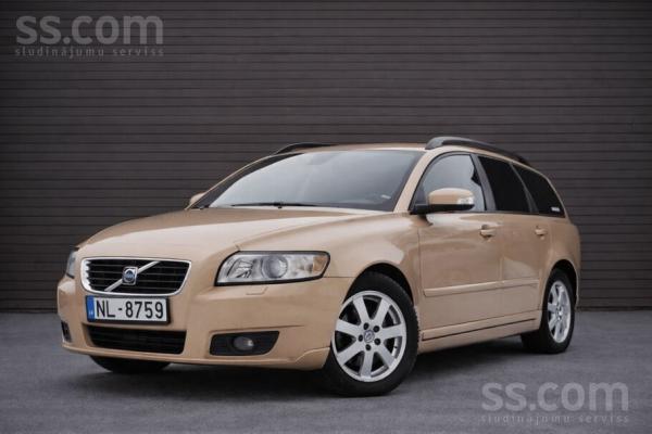 Orange Volvo V50 2008 in Riga, with an engine capacity of 2.00 L and mileage of 303 thousand km for 3990 €, photo 1 on AUTOMOTO.COM.LV