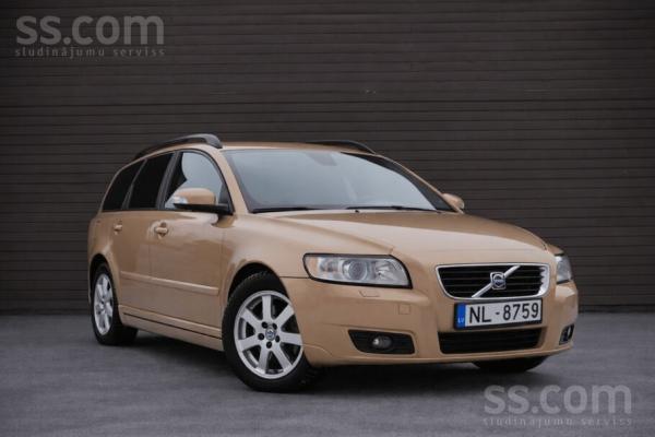 Orange Volvo V50 2008 in Riga, with an engine capacity of 2.00 L and mileage of 303 thousand km for 3990 €, photo 2 on AUTOMOTO.COM.LV