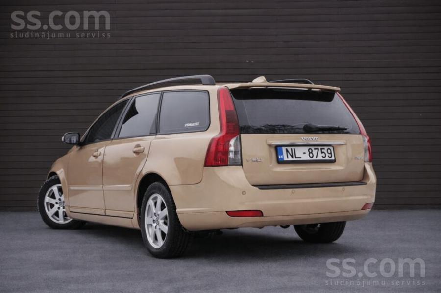 Oranžs Volvo V50 2008 Rīga, ar dzinēja tilpumu 2.00 L un nobraukumu 303 tūkst. km par 3990 €, foto 5 vietnē AUTOMOTO.COM.LV