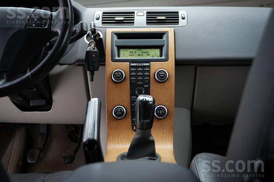 Oranžs Volvo V50 2008 Rīga, ar dzinēja tilpumu 2.00 L un nobraukumu 303 tūkst. km par 3990 €, foto 8 vietnē AUTOMOTO.COM.LV
