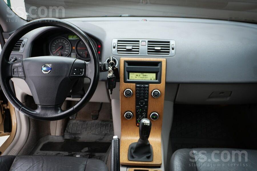 Oranžs Volvo V50 2008 Rīga, ar dzinēja tilpumu 2.00 L un nobraukumu 303 tūkst. km par 3990 €, foto 9 vietnē AUTOMOTO.COM.LV