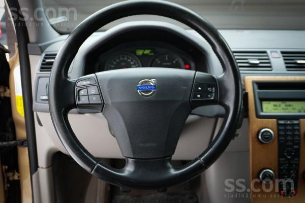 Orange Volvo V50 2008 in Riga, with an engine capacity of 2.00 L and mileage of 303 thousand km for 3990 €, photo 9 on AUTOMOTO.COM.LV