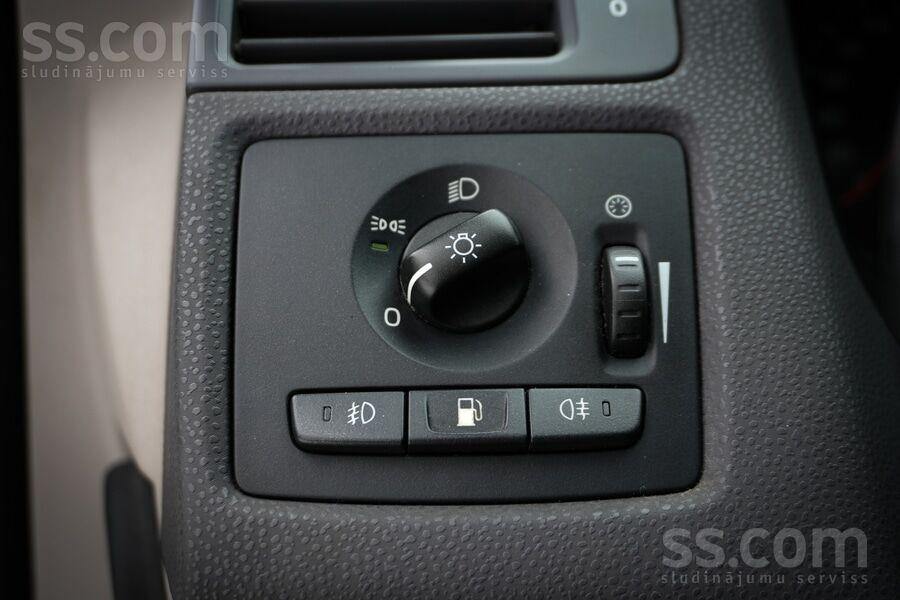 Oranžs Volvo V50 2008 Rīga, ar dzinēja tilpumu 2.00 L un nobraukumu 303 tūkst. km par 3990 €, foto 12 vietnē AUTOMOTO.COM.LV