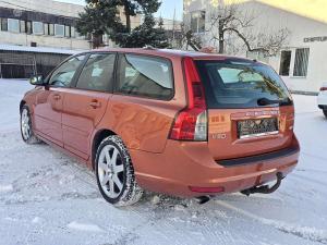 Orange Volvo V50 2011 in Kaunas, with an engine capacity of 1.98 L and mileage of 243 thousand km for 3750 €, photo 5 on AUTOMOTO.COM.LV