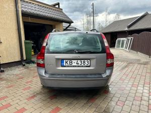 Volvo V50 2004 Jūrmala, ar dzinēja tilpumu 2.00 L un nobraukumu 254 tūkst. km par 2200 €, foto 3 vietnē AUTOMOTO.COM.LV