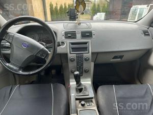 Volvo V50 2004 Jūrmala, ar dzinēja tilpumu 2.00 L un nobraukumu 254 tūkst. km par 2200 €, foto 7 vietnē AUTOMOTO.COM.LV