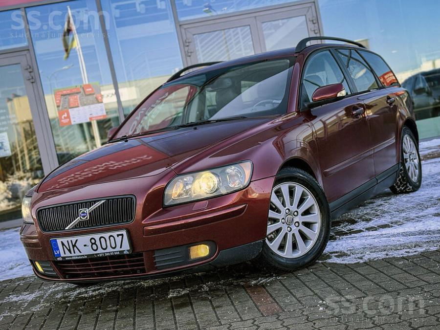 Sarkans Volvo V50 2004 Rīga, ar dzinēja tilpumu 2.00 L un nobraukumu 363 tūkst. km par 1490 €, foto 1 vietnē AUTOMOTO.COM.LV