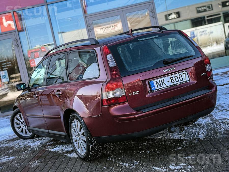 Sarkans Volvo V50 2004 Rīga, ar dzinēja tilpumu 2.00 L un nobraukumu 363 tūkst. km par 1490 €, foto 4 vietnē AUTOMOTO.COM.LV