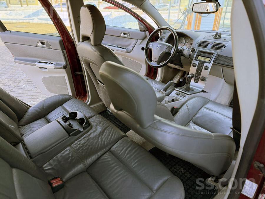 Sarkans Volvo V50 2004 Rīga, ar dzinēja tilpumu 2.00 L un nobraukumu 363 tūkst. km par 1490 €, foto 8 vietnē AUTOMOTO.COM.LV