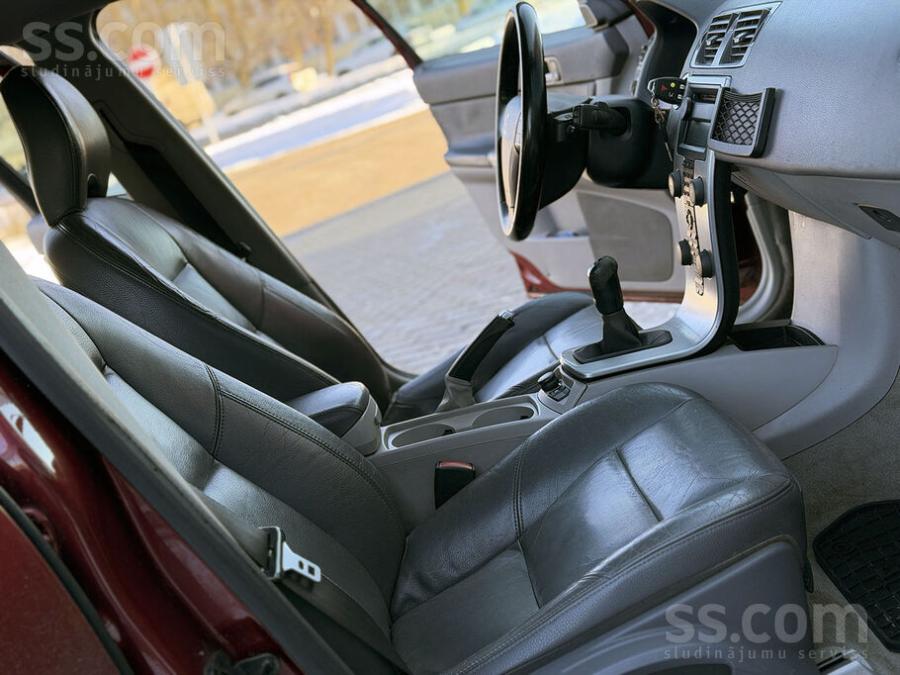 Sarkans Volvo V50 2004 Rīga, ar dzinēja tilpumu 2.00 L un nobraukumu 363 tūkst. km par 1490 €, foto 12 vietnē AUTOMOTO.COM.LV
