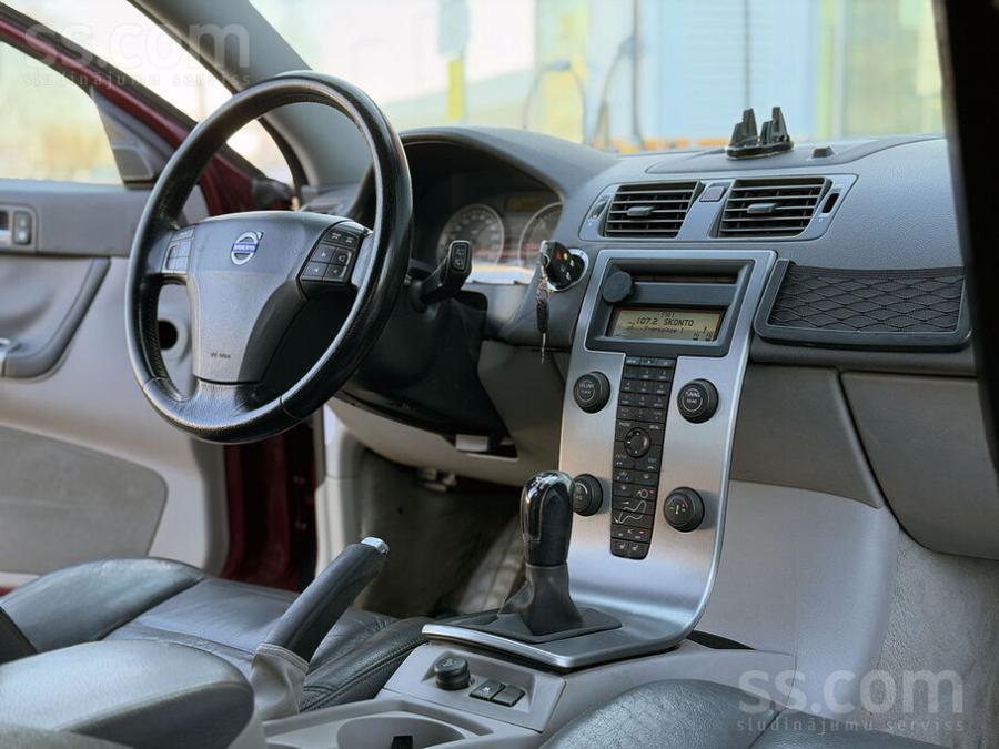 Sarkans Volvo V50 2004 Rīga, ar dzinēja tilpumu 2.00 L un nobraukumu 363 tūkst. km par 1490 €, foto 15 vietnē AUTOMOTO.COM.LV