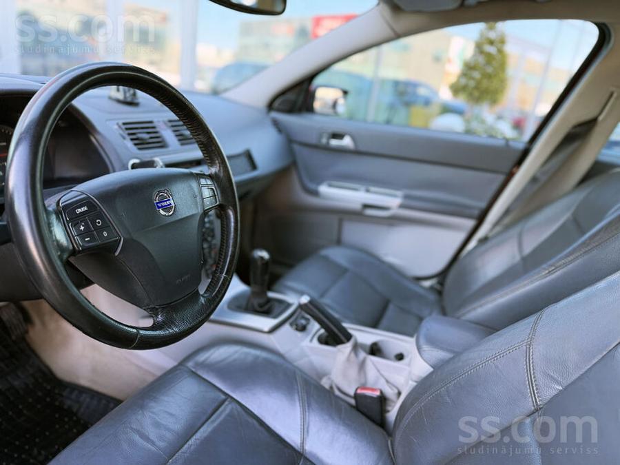 Sarkans Volvo V50 2004 Rīga, ar dzinēja tilpumu 2.00 L un nobraukumu 363 tūkst. km par 1490 €, foto 16 vietnē AUTOMOTO.COM.LV