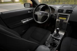 Red Volvo V50 2004 in Riga, with an engine capacity of 2.00 L and mileage of 321 thousand km for 2800 €, photo 8 on AUTOMOTO.COM.LV