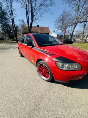 Red Volvo V50 2004 in Riga, with an engine capacity of 2.00 L and mileage of 426 thousand km for 1000 €, photo 4 on AUTOMOTO.COM.LV