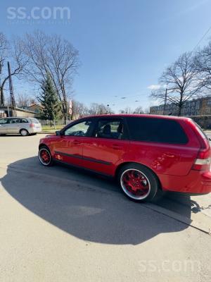 Red Volvo V50 2004 in Riga, with an engine capacity of 2.00 L and mileage of 426 thousand km for 1000 €, photo 5 on AUTOMOTO.COM.LV