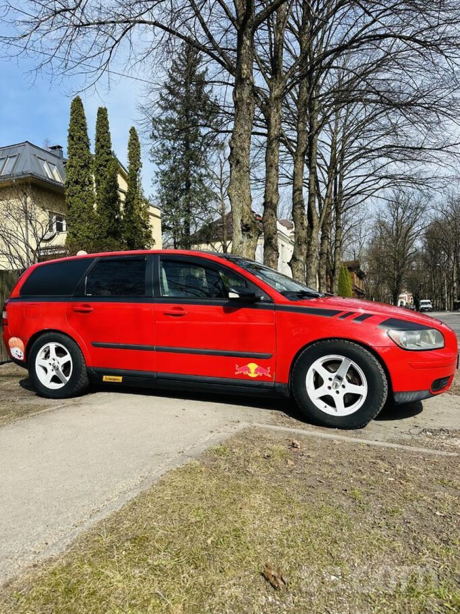 Red Volvo V50 2004 in Riga, with an engine capacity of 2.00 L and mileage of 426 thousand km for 1000 €, photo 9 on AUTOMOTO.COM.LV