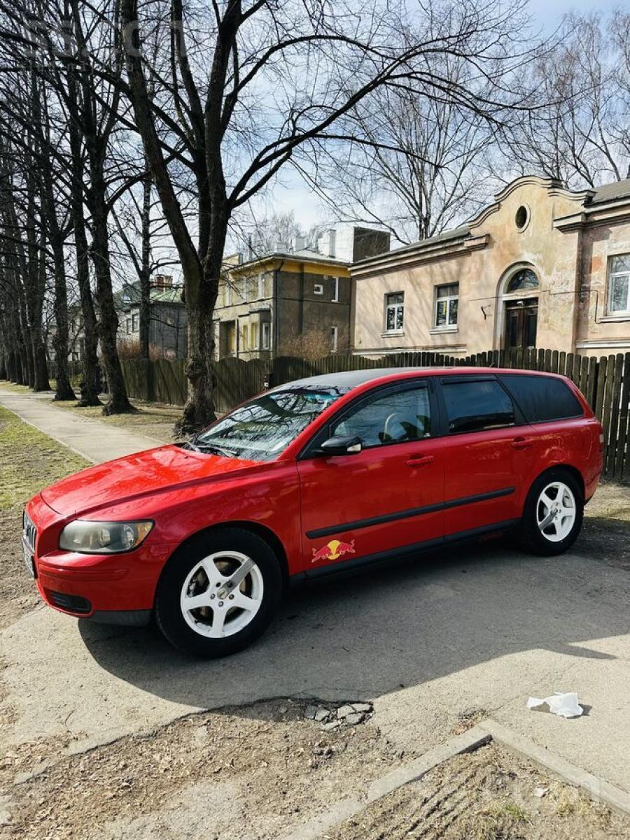 Red Volvo V50 2004 in Riga, with an engine capacity of 2.00 L and mileage of 426 thousand km for 1000 €, photo 10 on AUTOMOTO.COM.LV