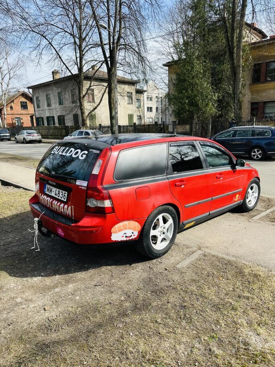 Red Volvo V50 2004 in Riga, with an engine capacity of 2.00 L and mileage of 426 thousand km for 1000 €, photo 11 on AUTOMOTO.COM.LV