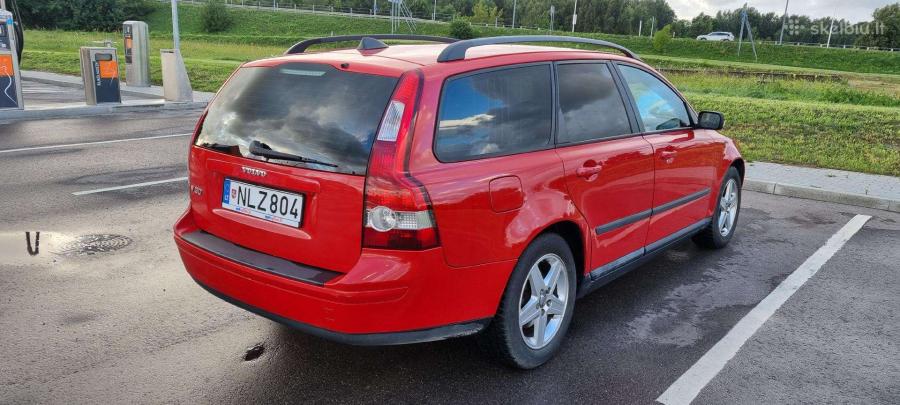 Red Volvo V50 2005 in Palanga, with an engine capacity of 1.80 L and mileage of 218 thousand km for 1700 €, photo 10 on AUTOMOTO.COM.LV
