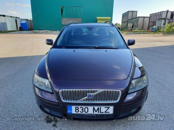 Sarkans Volvo V50 2005 Tallina, ar dzinēja tilpumu 2.40 L un nobraukumu 302 tūkst. km par 2000 €, foto 1 vietnē AUTOMOTO.COM.LV
