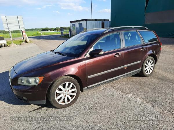 Sarkans Volvo V50 2005 Tallina, ar dzinēja tilpumu 2.40 L un nobraukumu 302 tūkst. km par 2000 €, foto 2 vietnē AUTOMOTO.COM.LV