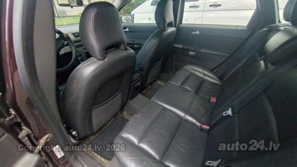 Sarkans Volvo V50 2005 Tallina, ar dzinēja tilpumu 2.40 L un nobraukumu 302 tūkst. km par 2000 €, foto 6 vietnē AUTOMOTO.COM.LV