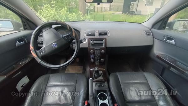 Sarkans Volvo V50 2005 Tallina, ar dzinēja tilpumu 2.40 L un nobraukumu 302 tūkst. km par 2000 €, foto 7 vietnē AUTOMOTO.COM.LV