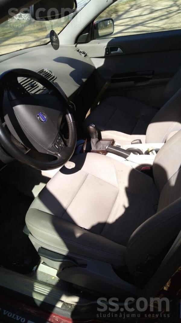 Sarkans Volvo V50 2005 Alūksne, ar dzinēja tilpumu 1.80 L un nobraukumu 312 tūkst. km par 650 €, foto 1 vietnē AUTOMOTO.COM.LV