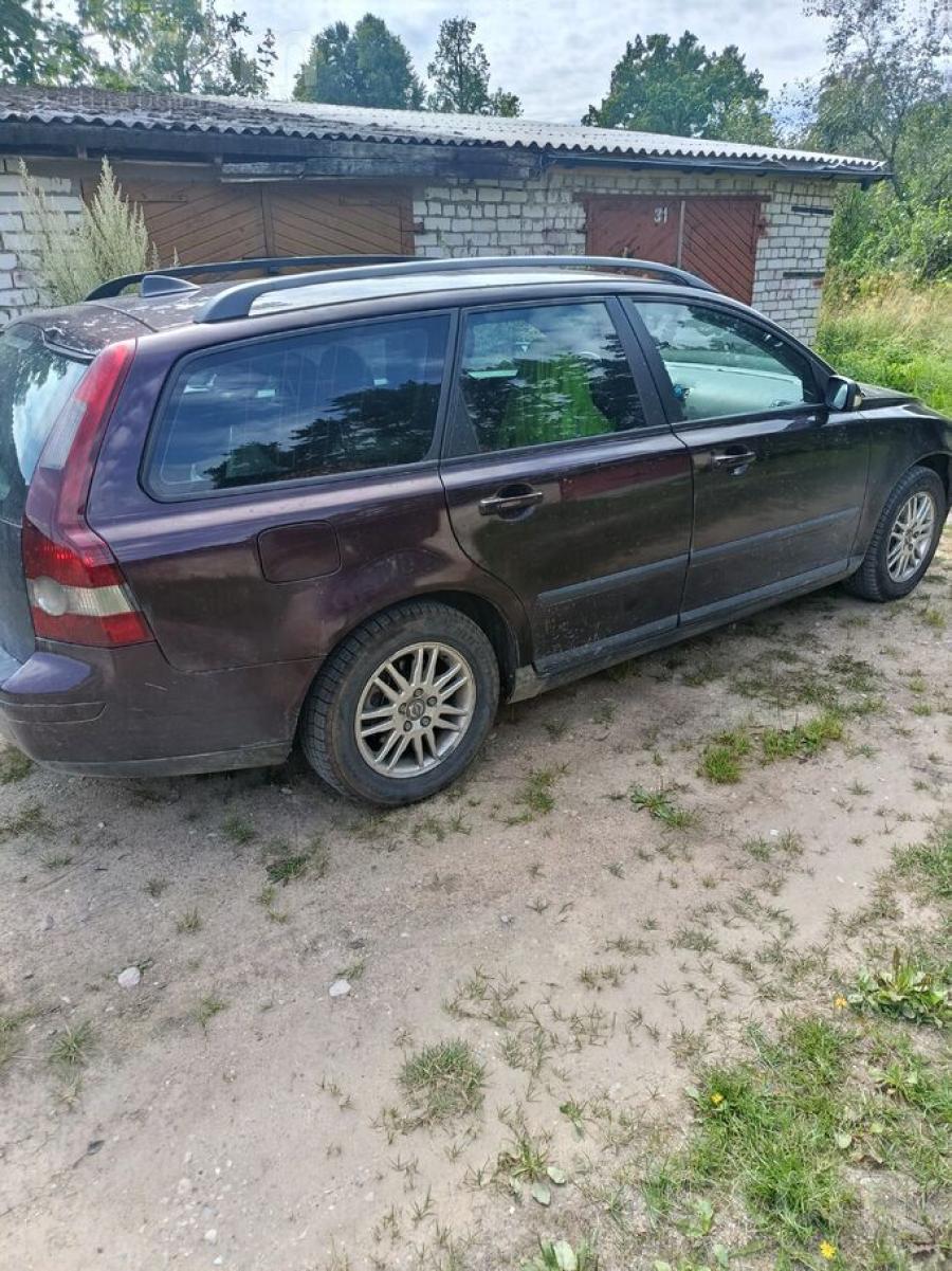 Sarkans Volvo V50 2005 Ventspils, ar dzinēja tilpumu 1.60 L un nobraukumu 369 tūkst. km par 2000 €, foto 3 vietnē AUTOMOTO.COM.LV