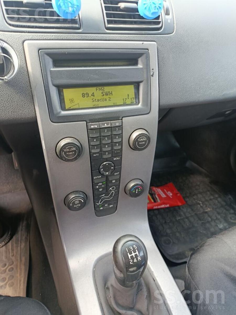 Sarkans Volvo V50 2005 Ventspils, ar dzinēja tilpumu 1.60 L un nobraukumu 369 tūkst. km par 2000 €, foto 11 vietnē AUTOMOTO.COM.LV