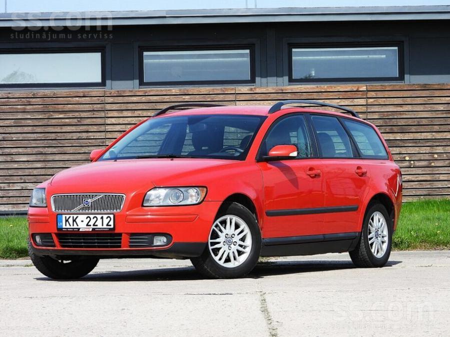 Красный Вольво В50 2005 в Рига, объемом двигателя 1.60 л и пробегом 269 тыс. км за 2600 €, фото 1 на AUTOMOTO.COM.LV