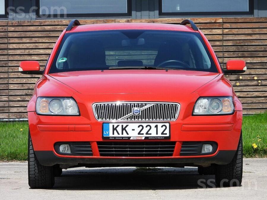 Красный Вольво В50 2005 в Рига, объемом двигателя 1.60 л и пробегом 269 тыс. км за 2600 €, фото 3 на AUTOMOTO.COM.LV