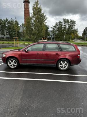 Red Volvo V50 2005 in Riga, with an engine capacity of 1.60 L and mileage of 375 thousand km for 950 €, photo 4 on AUTOMOTO.COM.LV