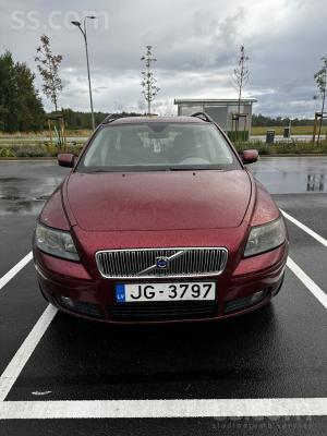 Red Volvo V50 2005 in Riga, with an engine capacity of 1.60 L and mileage of 375 thousand km for 950 €, photo 5 on AUTOMOTO.COM.LV