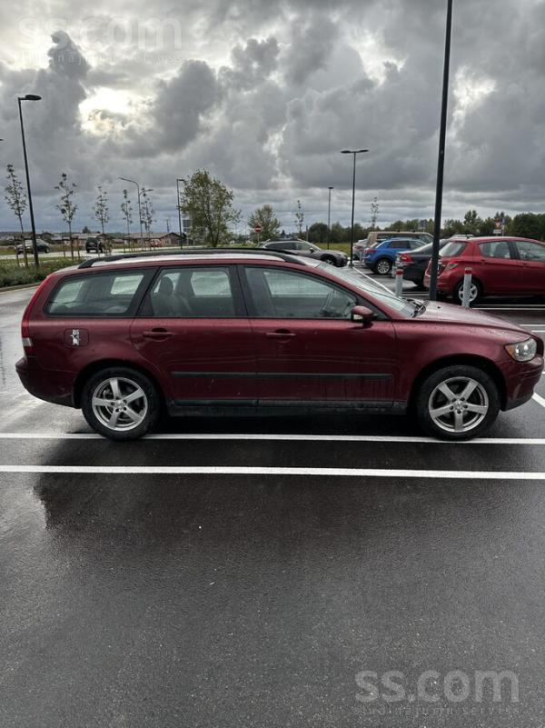 Volvo V50 2005 in Riga on AUTOMOTO.COM.LV Red Volvo V50 2005 in Riga, with an engine capacity of 1.60 L and mileage of 375 thousand km for 950 €, photo 6 on AUTOMOTO.COM.LV