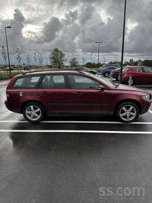 Red Volvo V50 2005 in Riga, with an engine capacity of 1.60 L and mileage of 375 thousand km for 950 €, photo 6 on AUTOMOTO.COM.LV