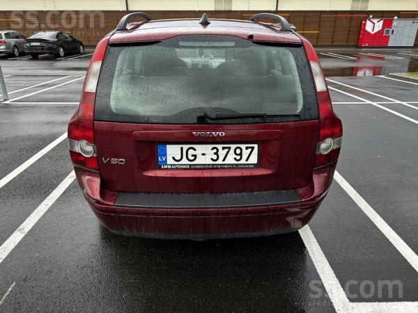Volvo V50 2005 in Riga on AUTOMOTO.COM.LV Red Volvo V50 2005 in Riga, with an engine capacity of 1.60 L and mileage of 375 thousand km for 950 €, photo 7 on AUTOMOTO.COM.LV