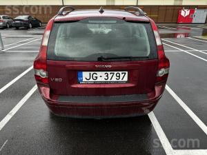Red Volvo V50 2005 in Riga, with an engine capacity of 1.60 L and mileage of 375 thousand km for 950 €, photo 7 on AUTOMOTO.COM.LV