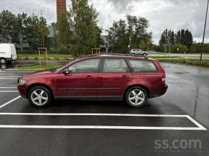 Red Volvo V50 2005 in Riga, with an engine capacity of 1.60 L and mileage of 375 thousand km for 950 €, photo 8 on AUTOMOTO.COM.LV