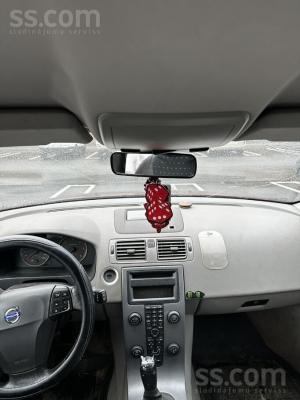 Red Volvo V50 2005 in Riga, with an engine capacity of 1.60 L and mileage of 375 thousand km for 950 €, photo 9 on AUTOMOTO.COM.LV
