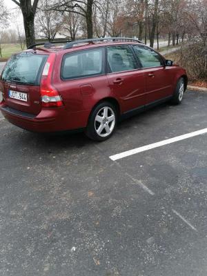 Red Volvo V50 2006 in Vilkaviskis, with an engine capacity of 2.00 L and mileage of 331 thousand km for 1100 €, photo  on AUTOMOTO.COM.LV