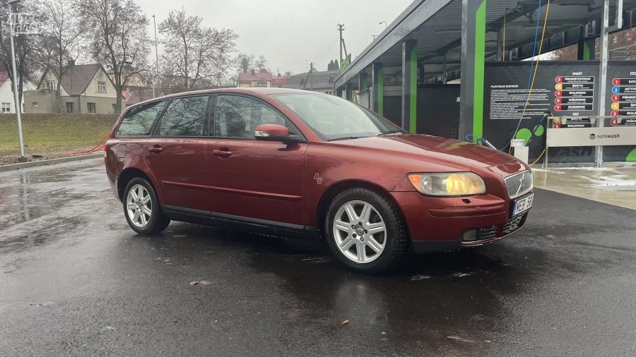 Red Volvo V50 2006 in Vilnius, with an engine capacity of 2.00 L and mileage of 400 thousand km for 1100 €, photo 3 on AUTOMOTO.COM.LV