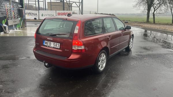 Red Volvo V50 2006 in Vilnius, with an engine capacity of 2.00 L and mileage of 400 thousand km for 1100 €, photo 5 on AUTOMOTO.COM.LV