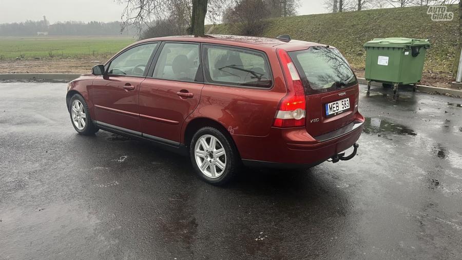Red Volvo V50 2006 in Vilnius, with an engine capacity of 2.00 L and mileage of 400 thousand km for 1100 €, photo 6 on AUTOMOTO.COM.LV