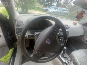 Sarkans Volvo V50 2006 Ogre, ar dzinēja tilpumu 2.00 L un nobraukumu 390 tūkst. km par 1000 €, foto 3 vietnē AUTOMOTO.COM.LV