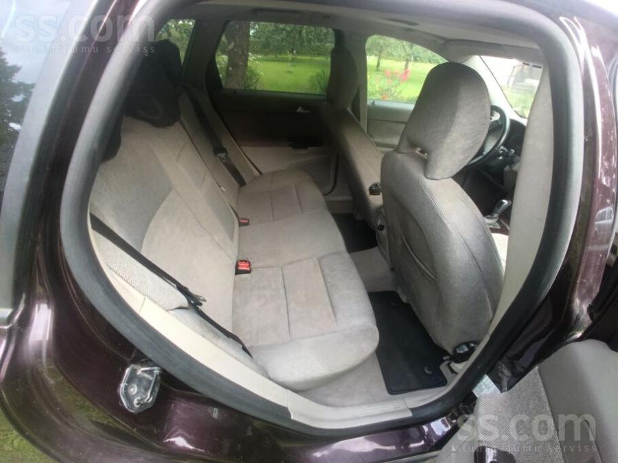 Sarkans Volvo V50 2006 Ogre, ar dzinēja tilpumu 2.00 L un nobraukumu 390 tūkst. km par 1000 €, foto 5 vietnē AUTOMOTO.COM.LV