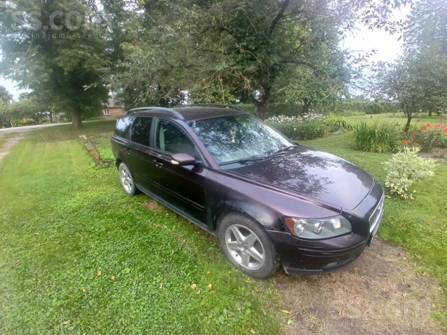 Sarkans Volvo V50 2006 Ogre, ar dzinēja tilpumu 2.00 L un nobraukumu 390 tūkst. km par 1000 €, foto 9 vietnē AUTOMOTO.COM.LV